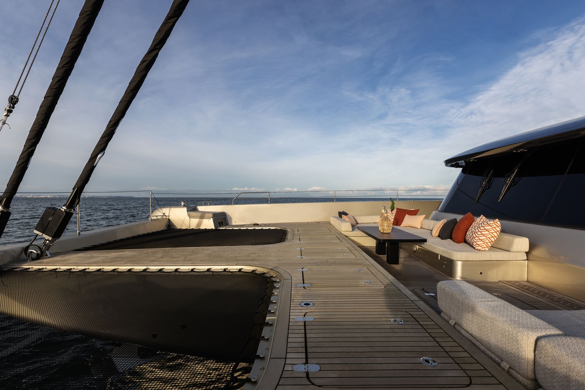Yacht OTOCTONE, Sunreef Eco | CHARTERWORLD Luxury Superyacht Charters